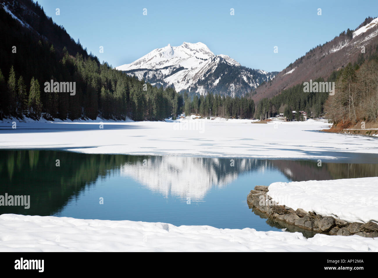 Lac de Montriond and surrounding Alps, Morzine, France Stock Photo - Alamy