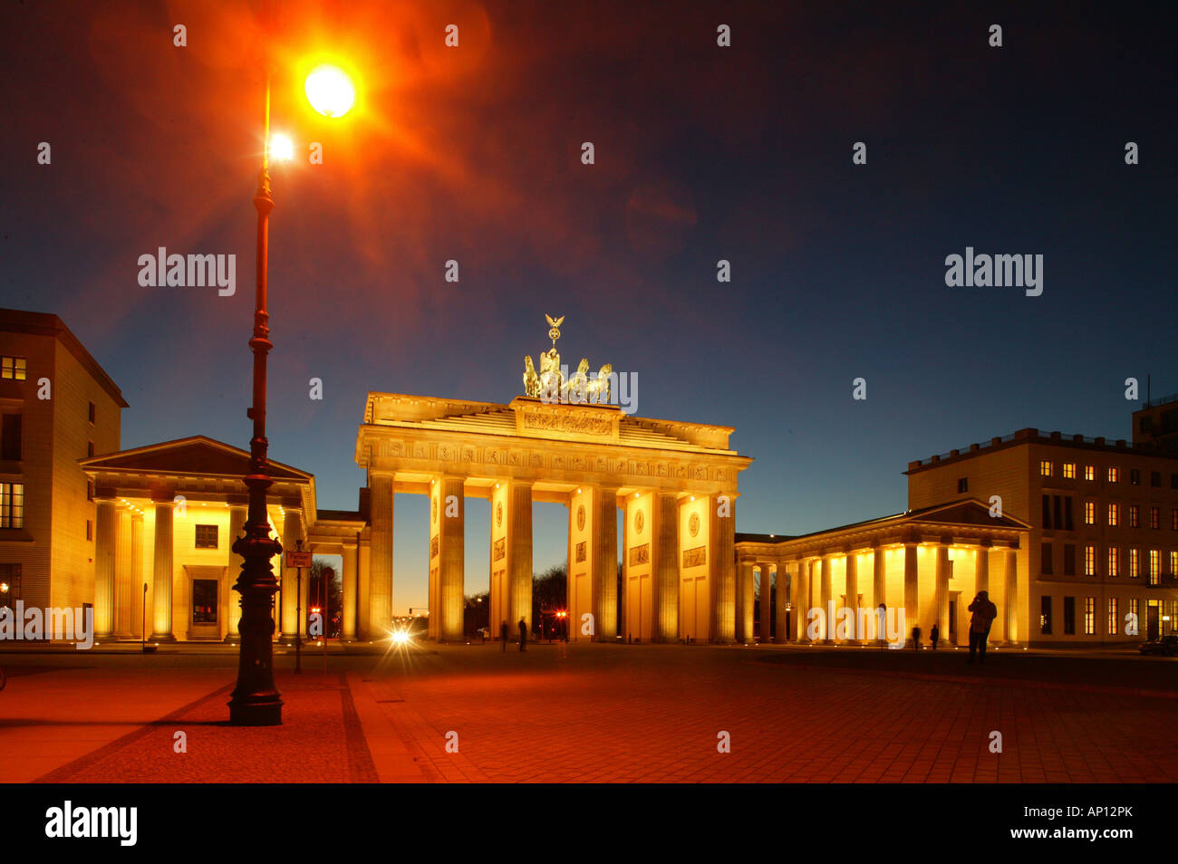 Berlin and brandenburg gate hi-res stock photography and images - Alamy