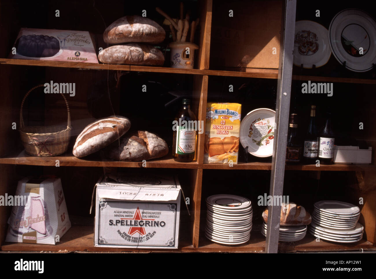Old fashioned bread shop hi-res stock photography and images - Alamy