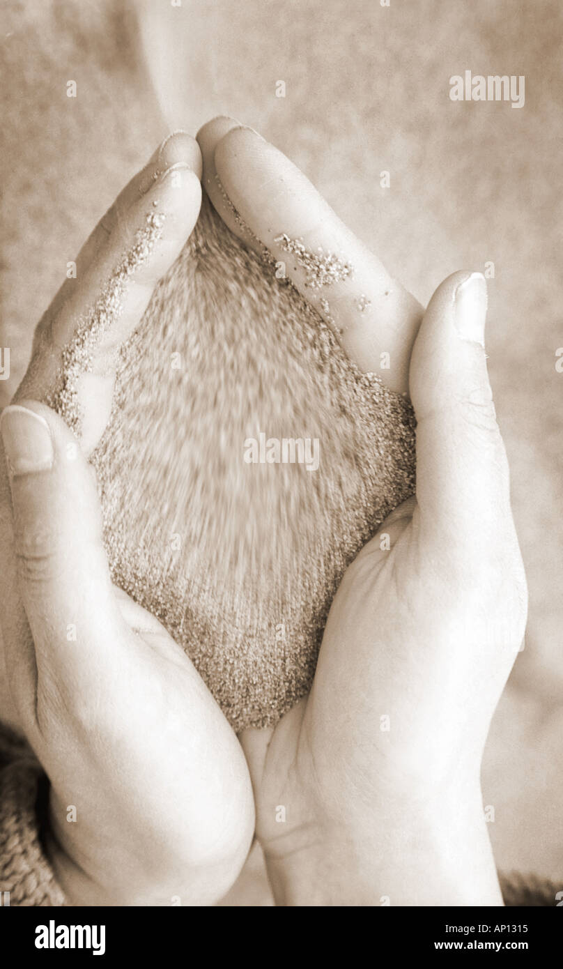 Sieve sand beach hi-res stock photography and images - Alamy