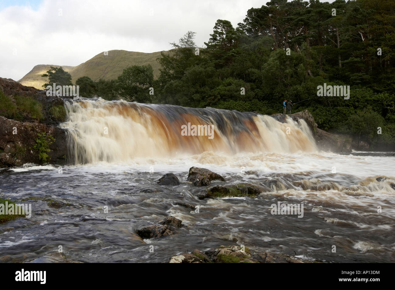 Fishing for Salmon Aasleagh falls on the Erriff River near Leenane ...