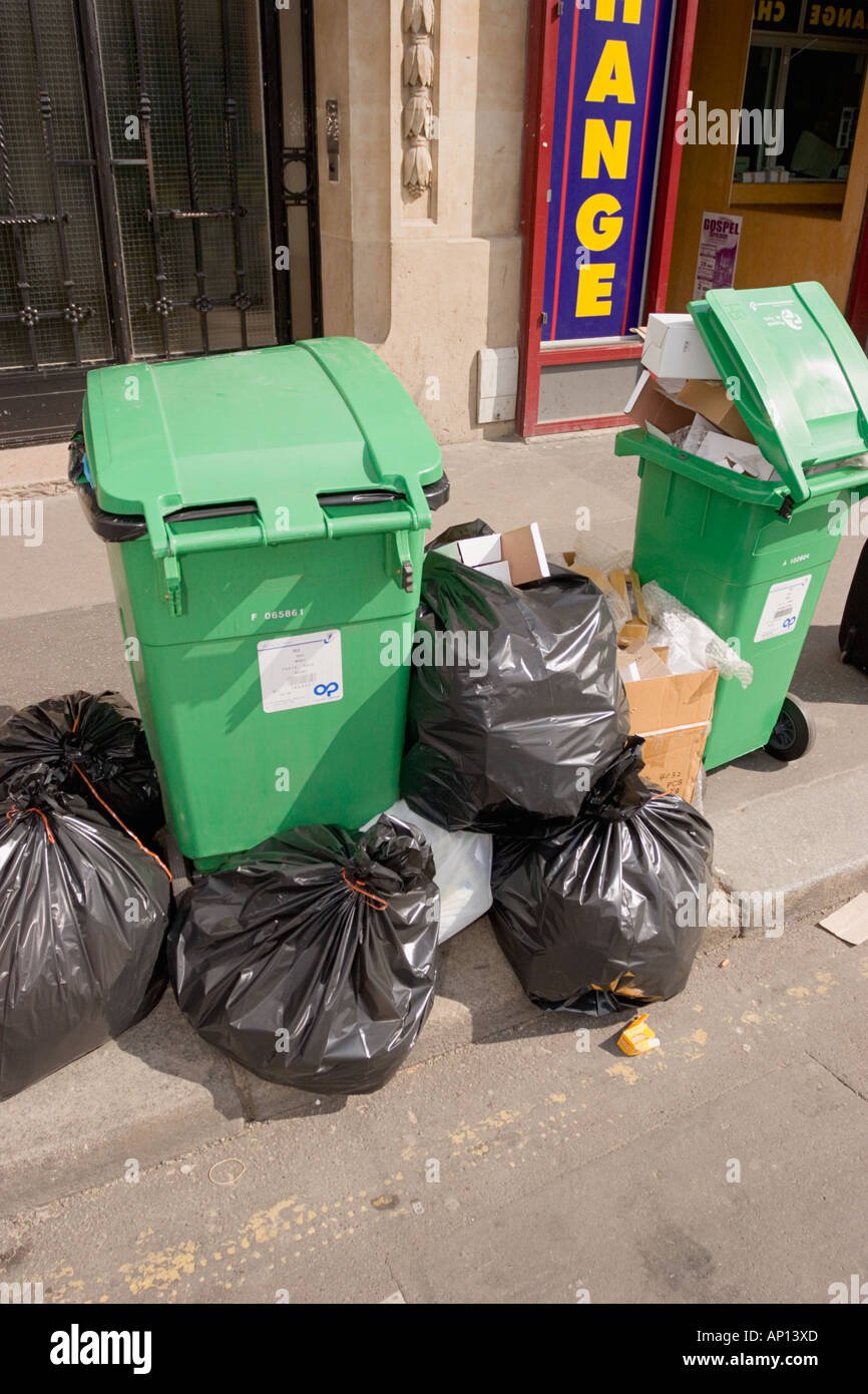 trash cans in Paris close to the Eifeltower Stock Photo - Alamy