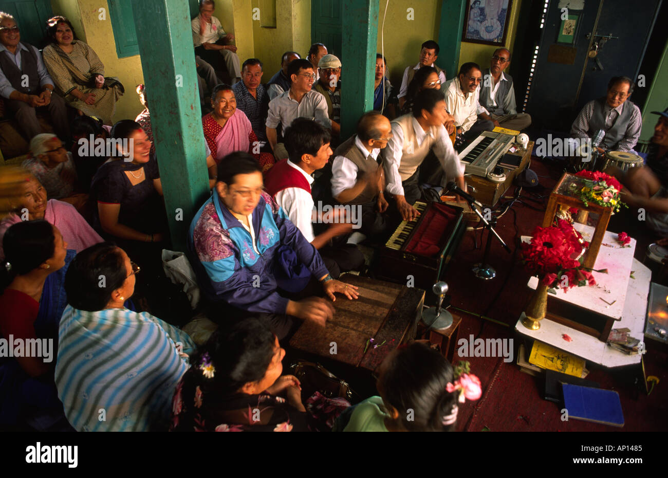 Hindus performing morning rituals at Swayambhunath Stupa Kathmandu ...