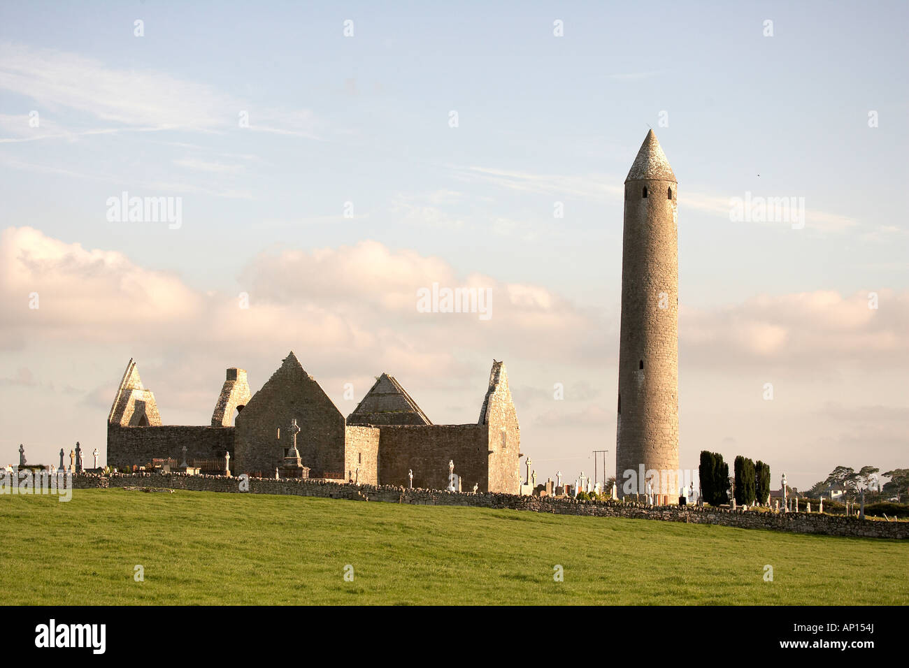 Kilmacduagh Abbey High Resolution Stock Photography and Images - Alamy