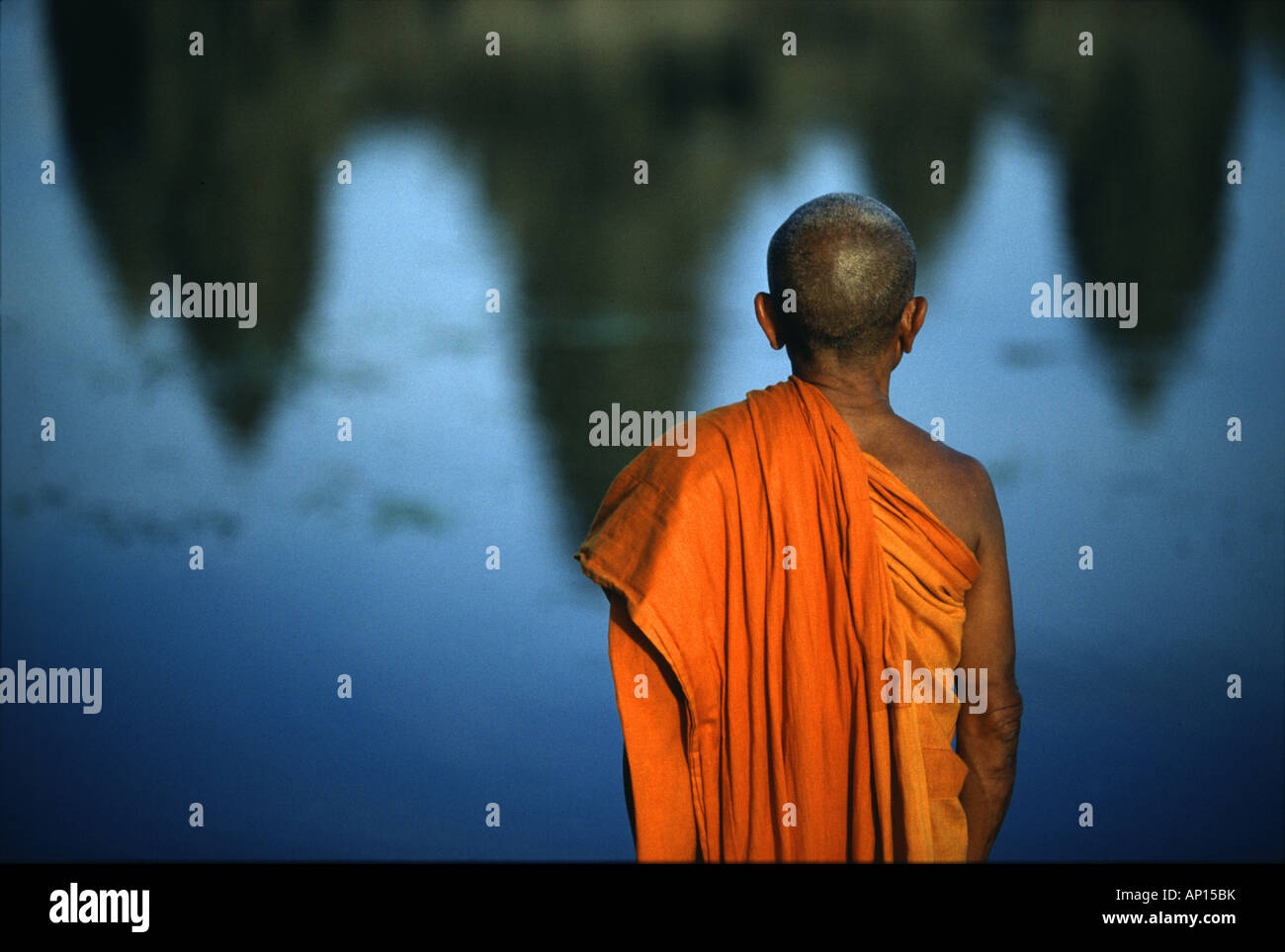 Monk, reflection of Angkor Wat, Angkor Wat, Siem Raep, Cambodia, Asia ...