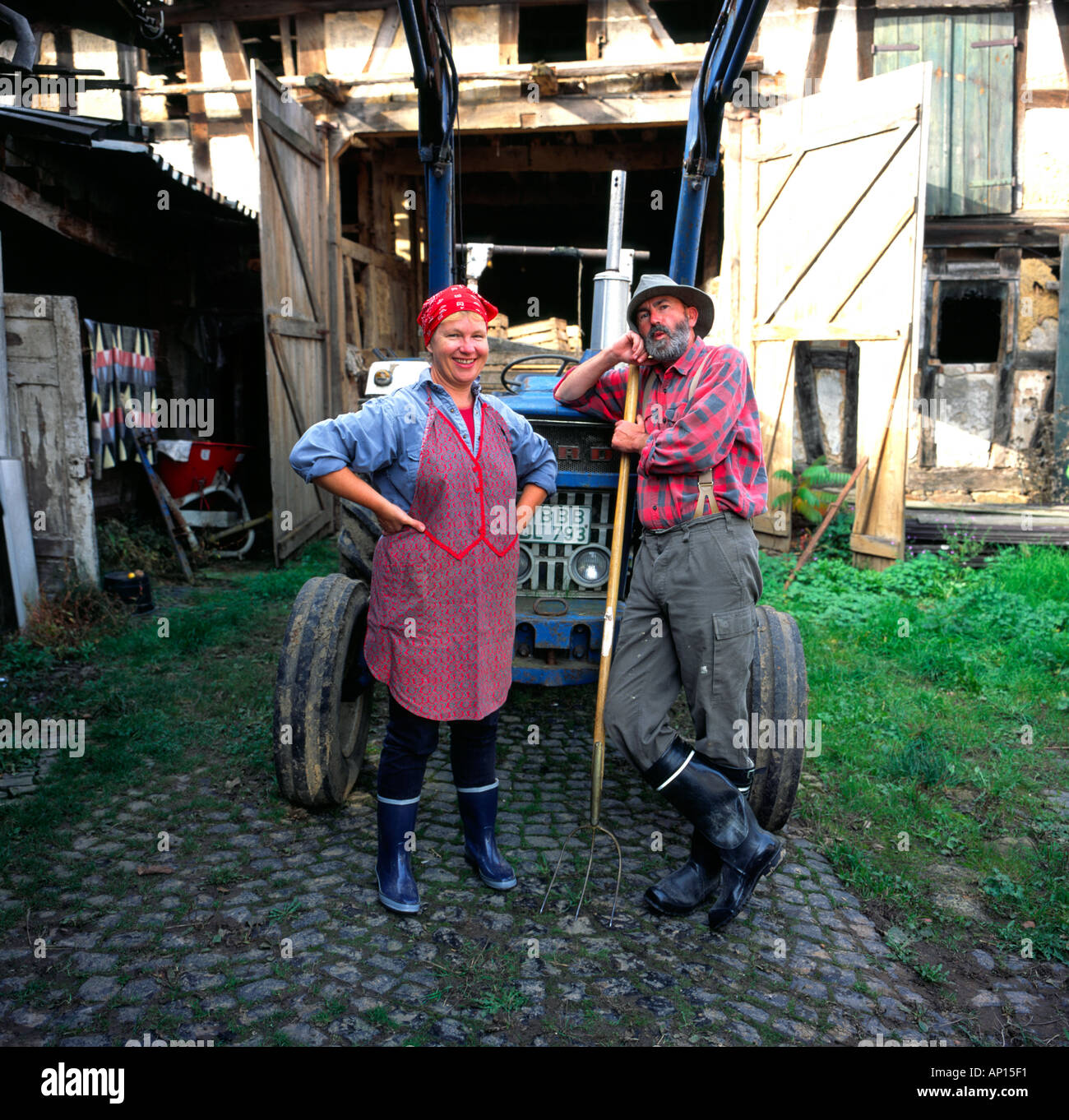 happy farmer couple Stock Photo - Alamy