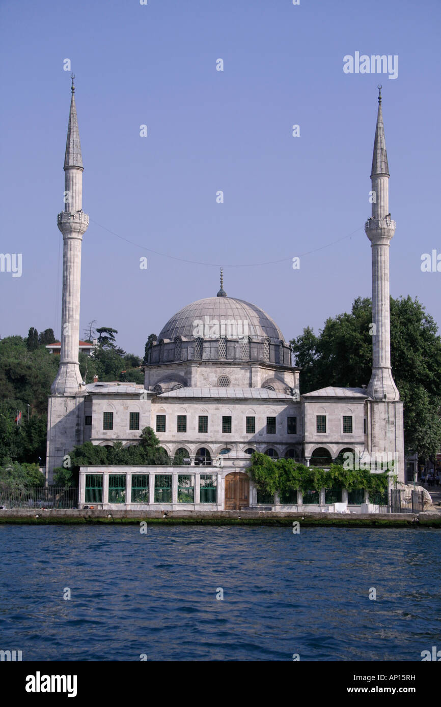 mosque on bosphorus istanbul turkey Stock Photo - Alamy