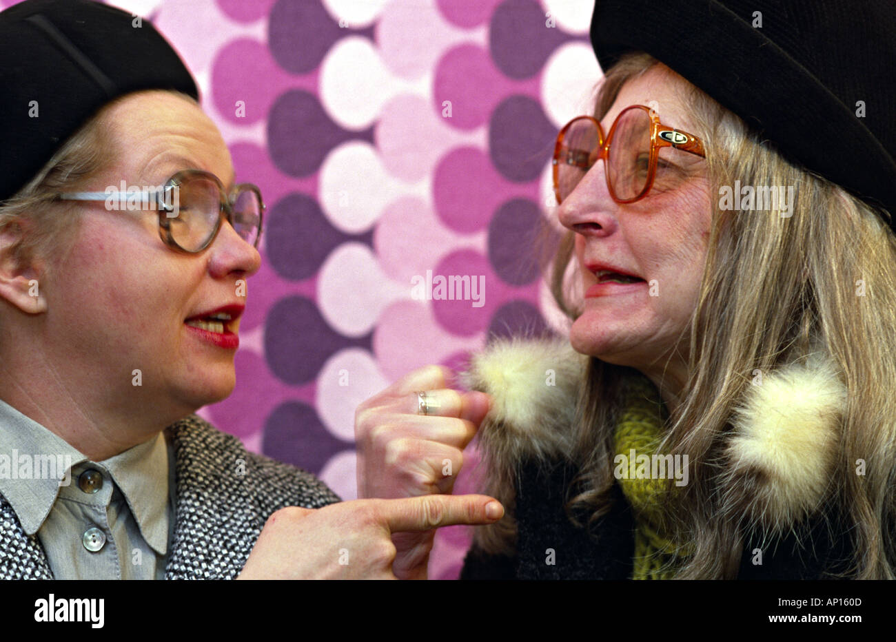 two women fighting Stock Photo - Alamy