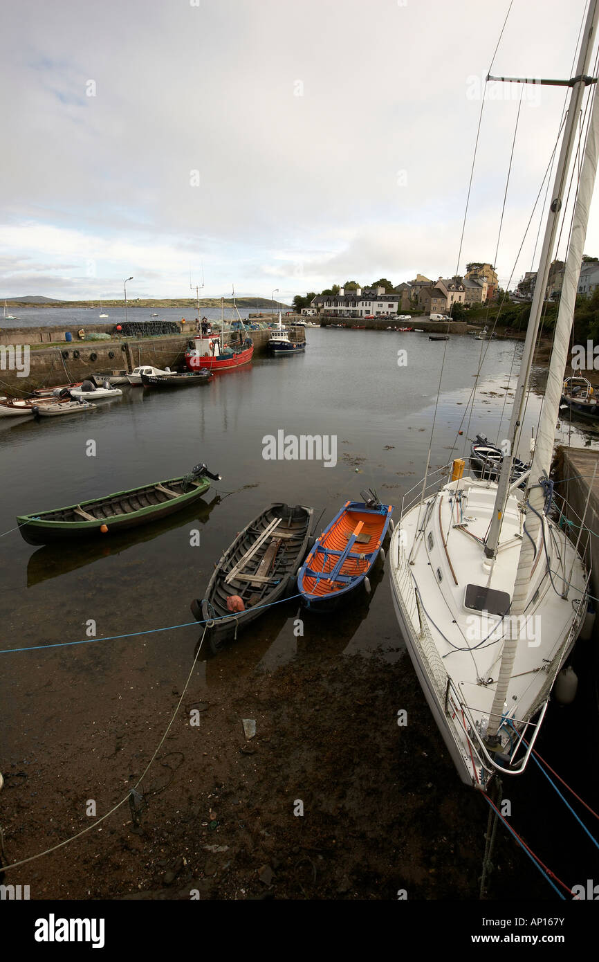 Roundstone harbour Connemara Ireland Stock Photo - Alamy