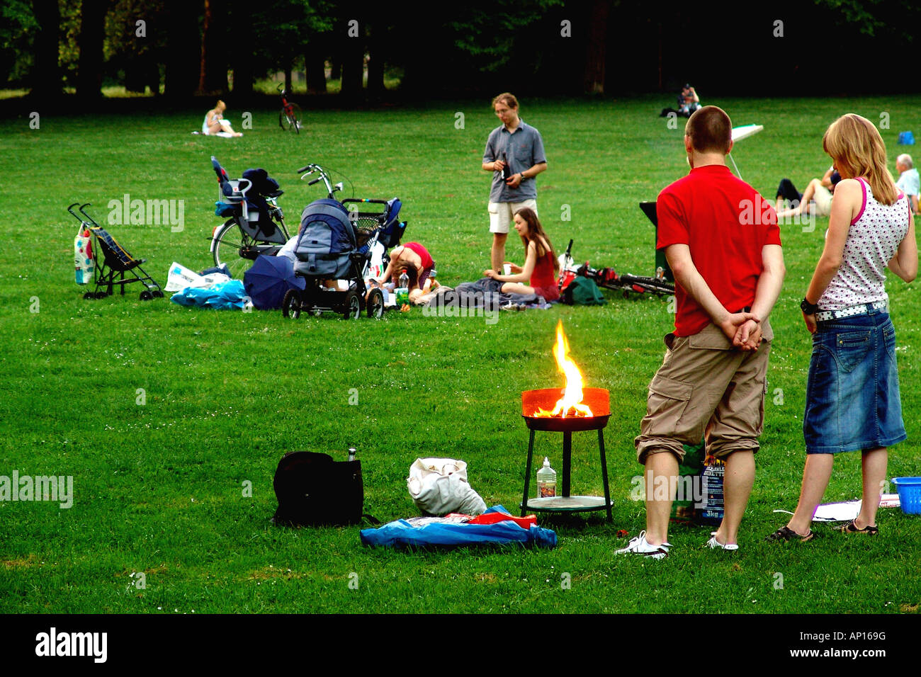Family Barbeque Park High Resolution Stock Photography and Images - Alamy