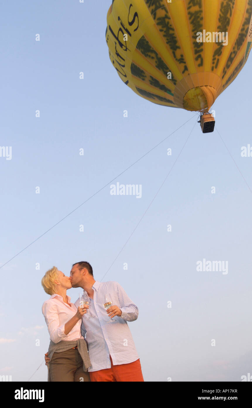 Hot air balloon couple hi-res stock photography and images - Alamy