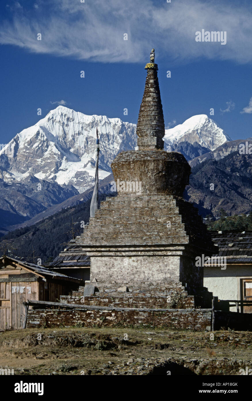 Nepal flag pole mountain hi-res stock photography and images - Alamy