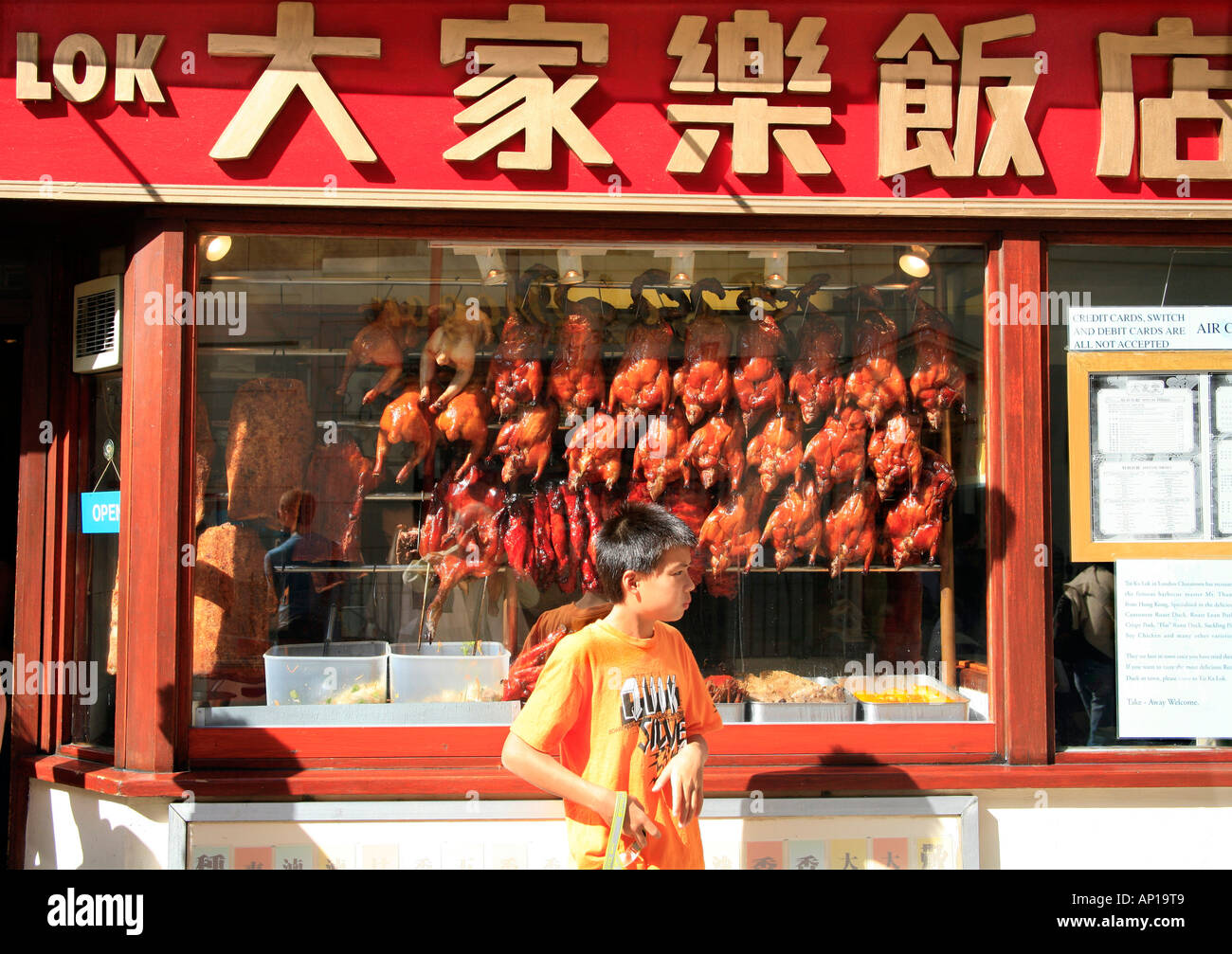 Chinese restaurant window display hi-res stock photography and images ...