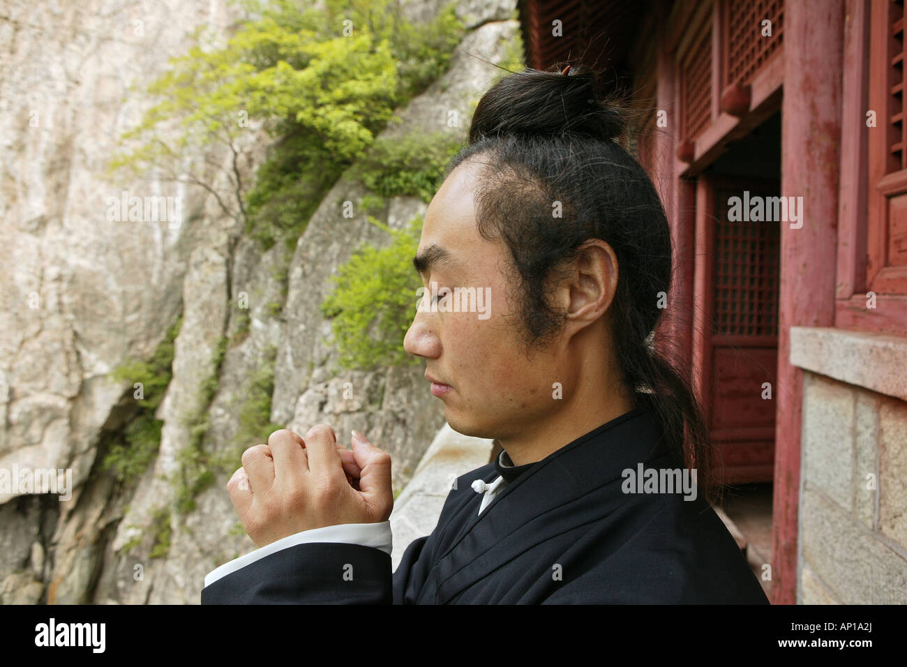 Taoist monk Zhang Qingren demonstrating Tai Chi, Hou Shi Wu Temple ...