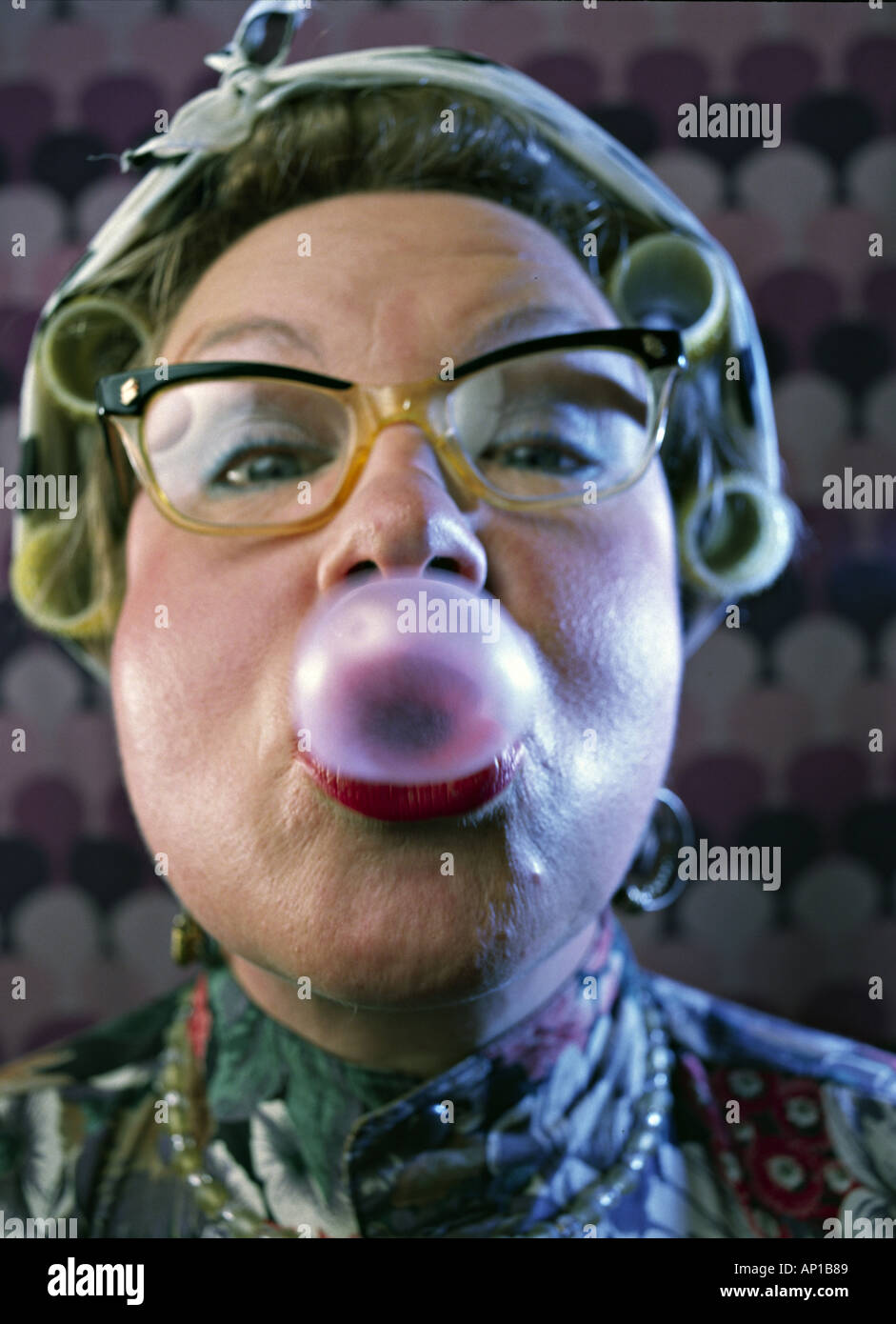 Woman doing bubble chewing gum hi-res stock photography and images - Alamy