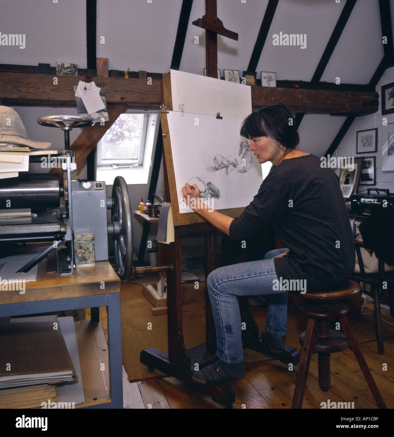 young female artist in her studio making drawing Stock Photo - Alamy