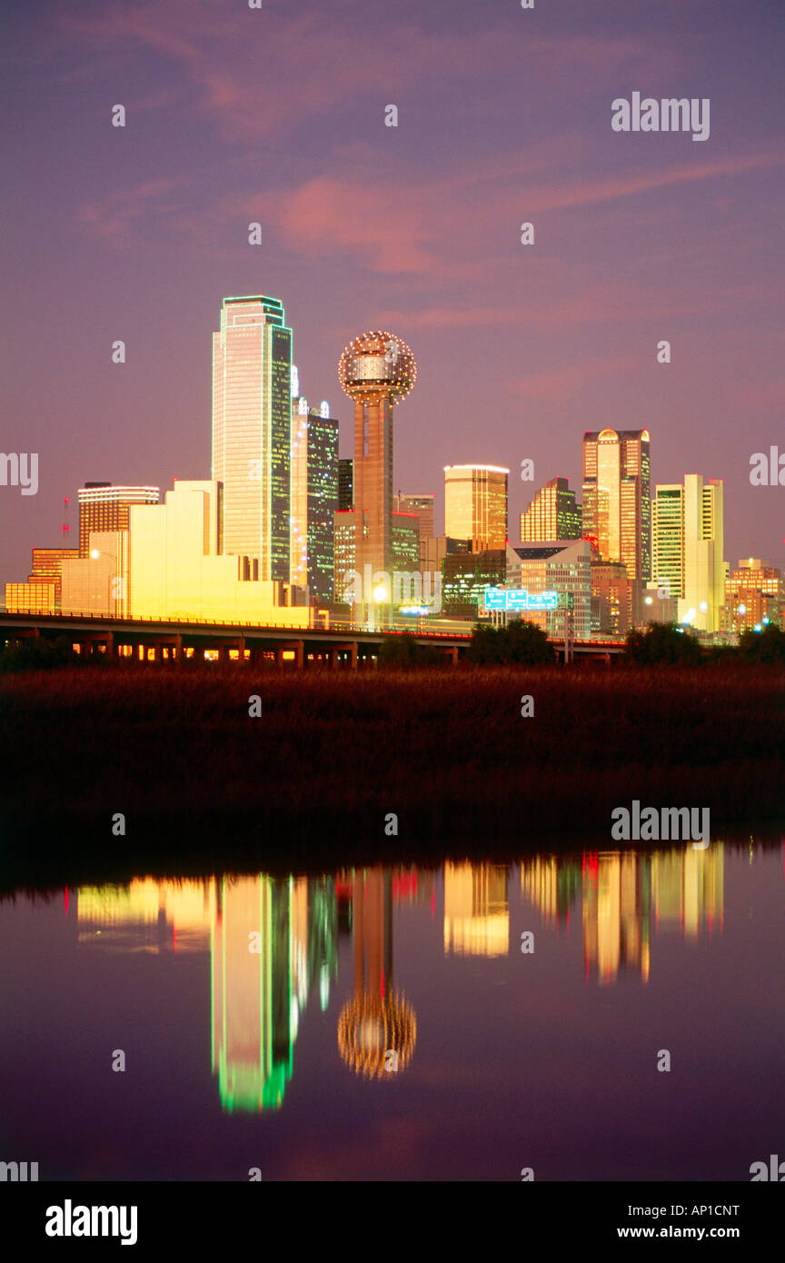 Office building in downtown dallas hi-res stock photography and images ...