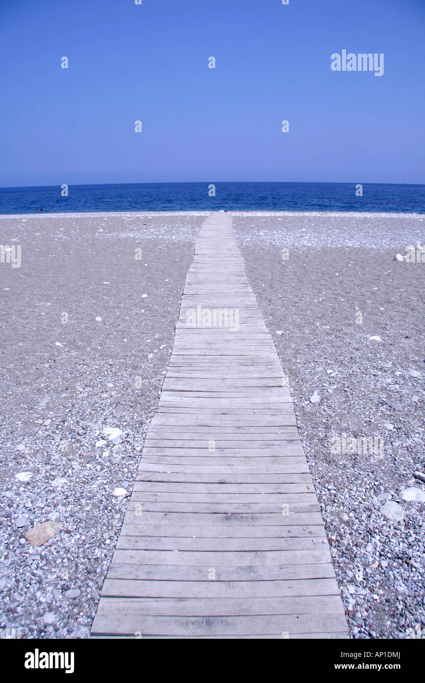 wooden pathway leading to beach Stock Photo - Alamy