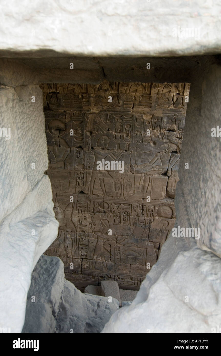 Ancient egyptian hieroglyphics on wall hi-res stock photography and ...