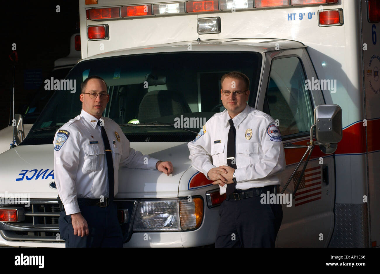 Paramedic EMS ambulance worker with emergency unit Stock Photo - Alamy