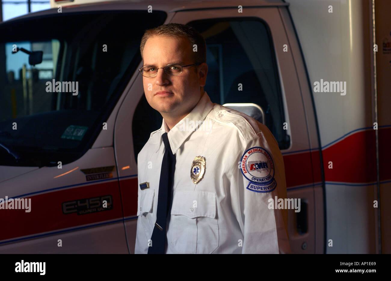 Paramedic EMS ambulance worker with emergency unit Stock Photo - Alamy