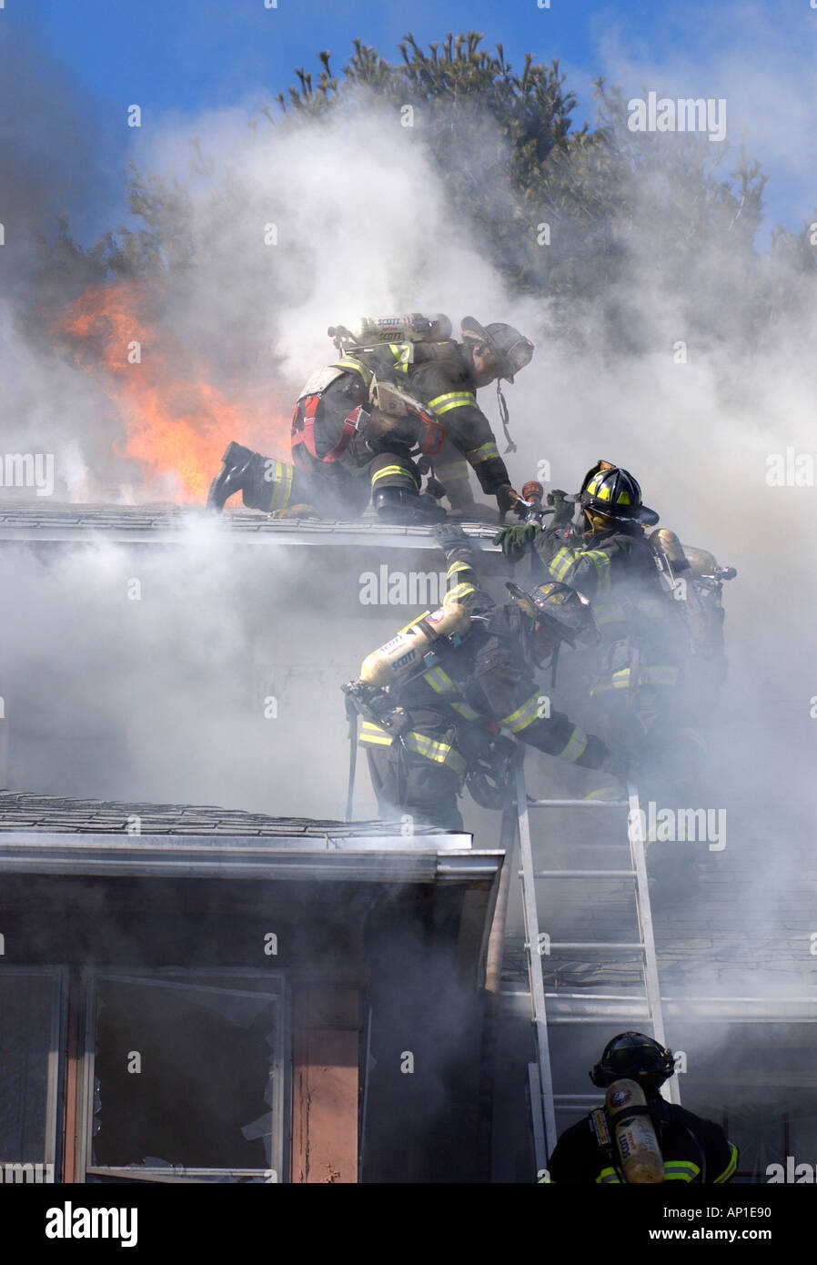 Firefighters scramble off the roof during a fire House fire in New ...