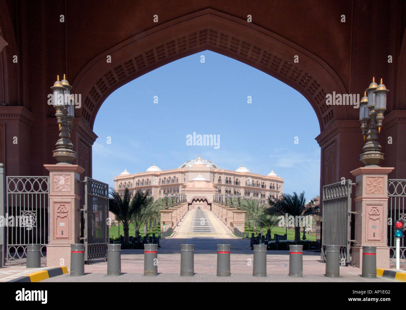 VIP entrance of Emirates Palace Hotel Abu Dhabi UAE Stock Photo - Alamy