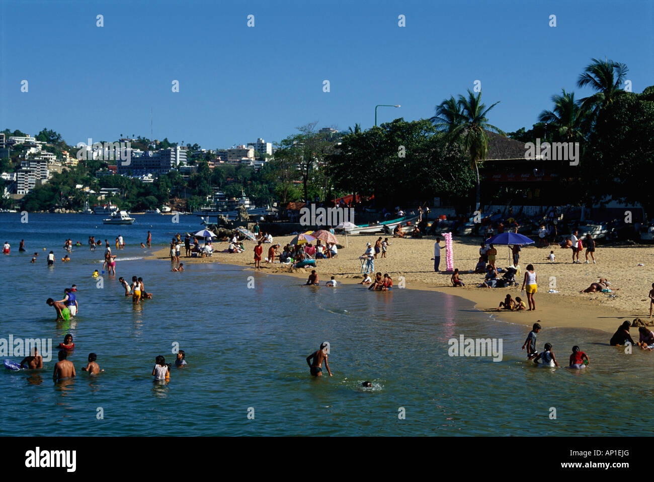 Acapulco mexico beach people hi-res stock photography and images - Alamy