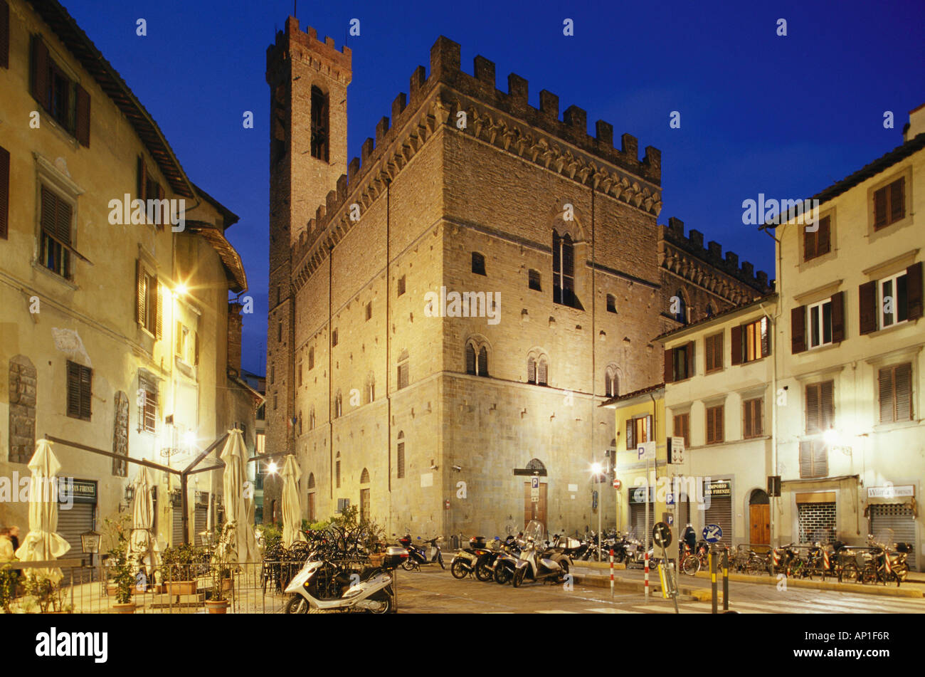 Piazza San Firenze, Palazzo del Podesta, Museo Nazionale del Bargello ...