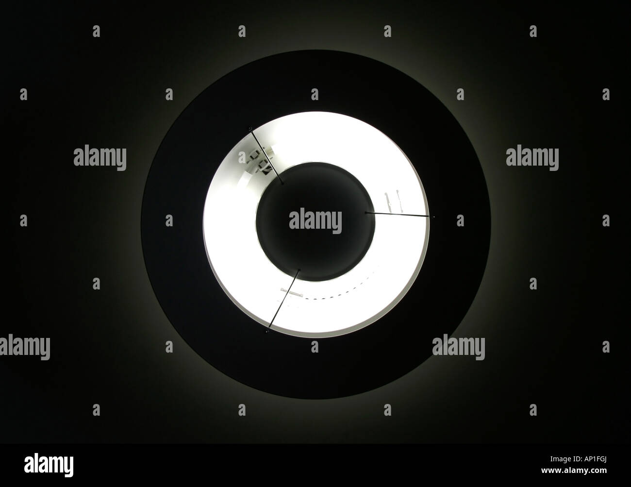 Black circular shape hi-res stock photography and images - Alamy