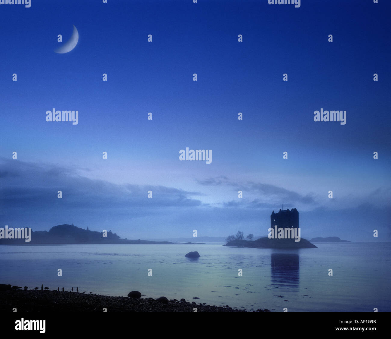 Moonlight over the castle hi-res stock photography and images - Alamy