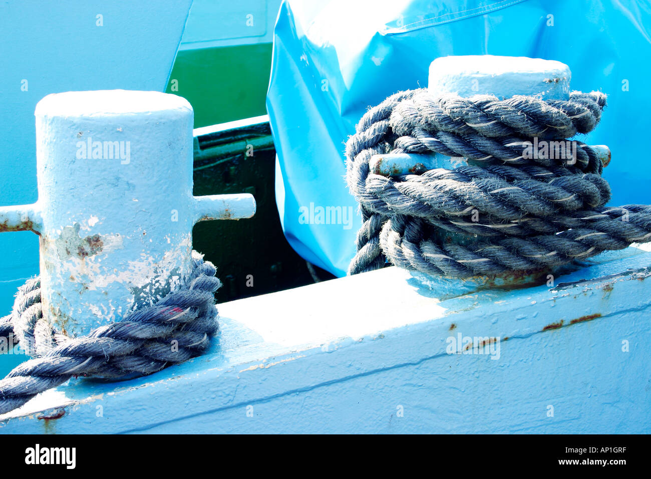 Capstan and rope hi-res stock photography and images - Alamy
