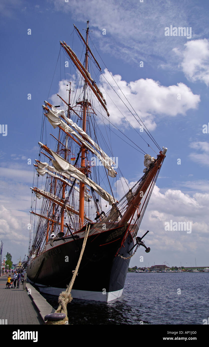 Water transport russia wood hi-res stock photography and images - Alamy