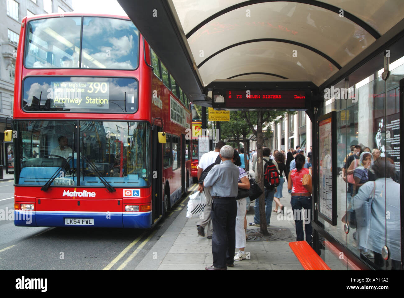 London bus drivers cab hi-res stock photography and images - Alamy