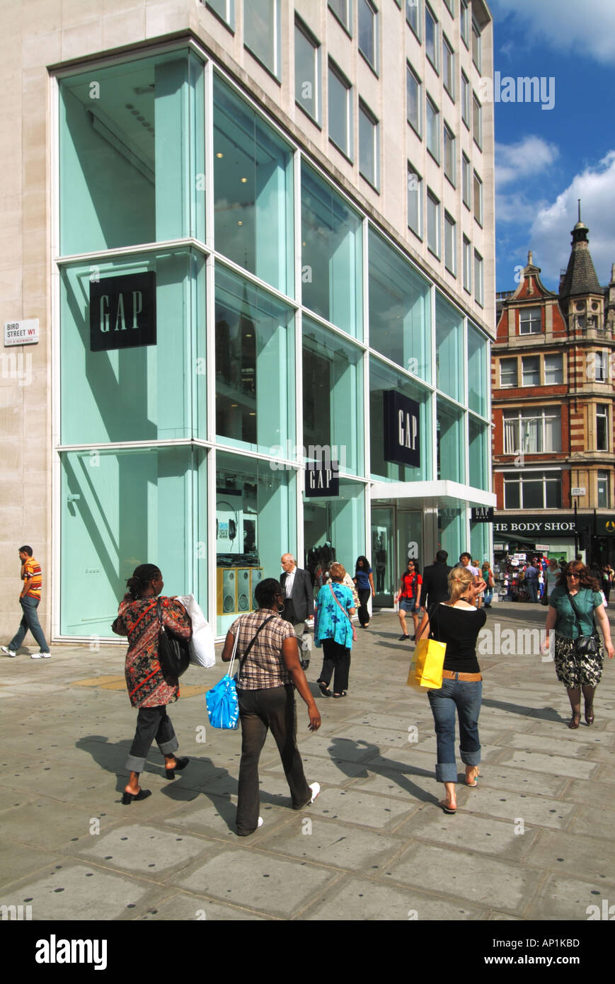 Oxford Street pavement Gap store with shoppers Stock Photo - Alamy