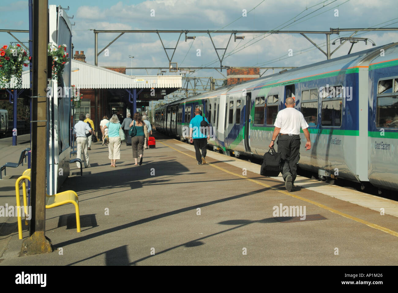 Shenfield railway station platform train and commuters Stock Photo - Alamy