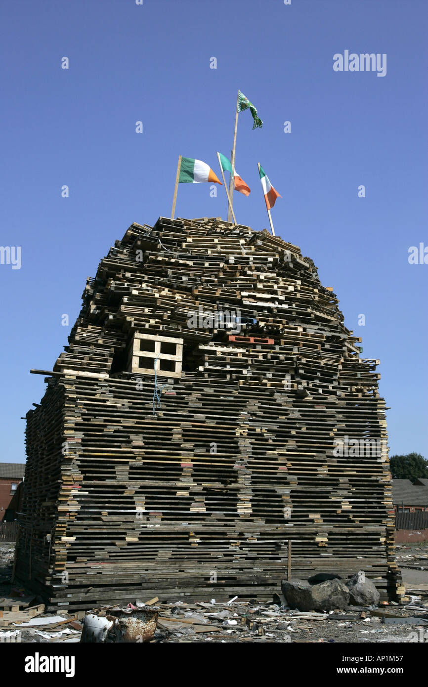 Traditional 11th night bonfire hi-res stock photography and images - Alamy