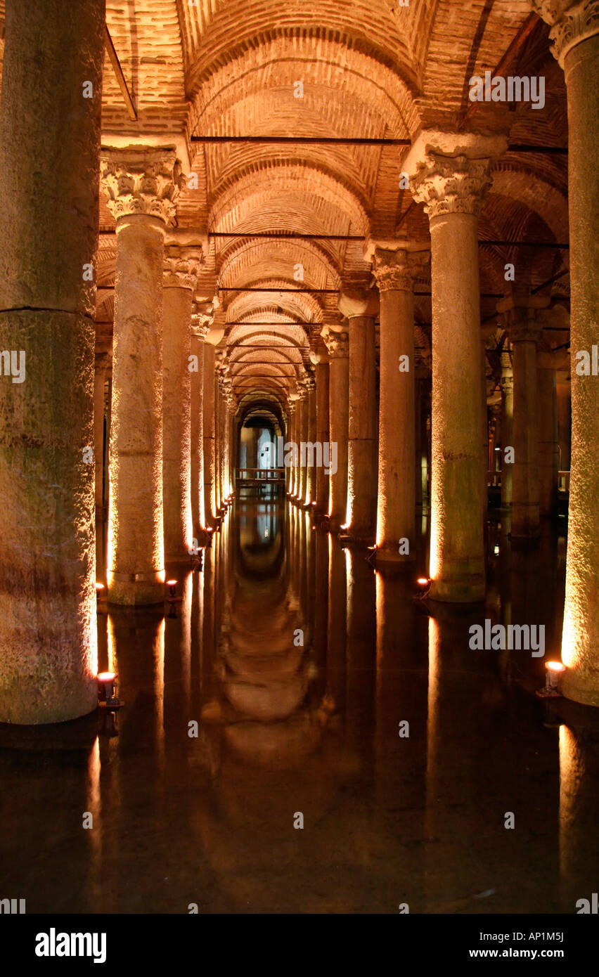 underground yerebatan cistern istanbul turkey Stock Photo - Alamy