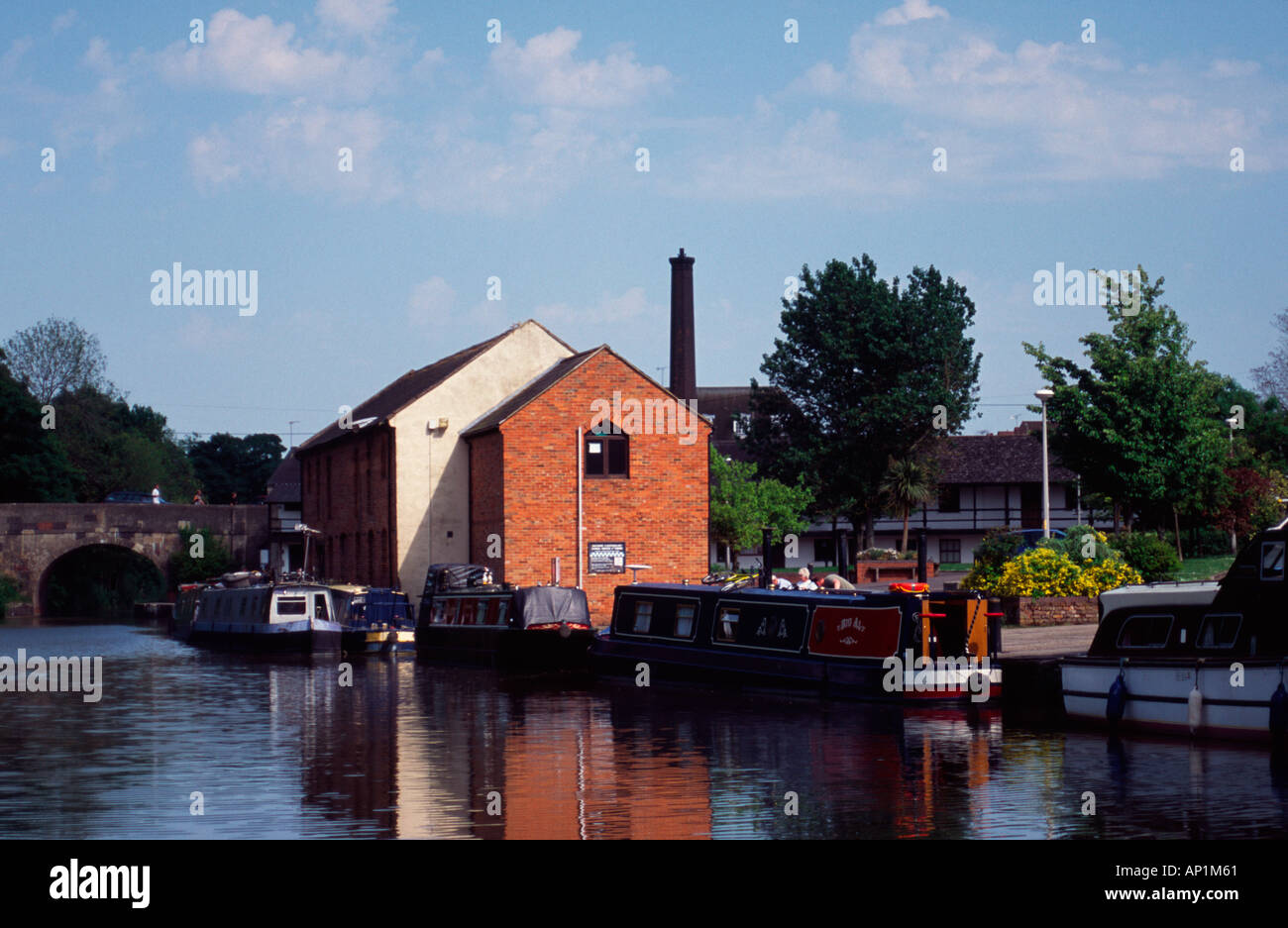 Canal side building, The Wharf, Devizes, Wiltshire, UK Stock Photo - Alamy