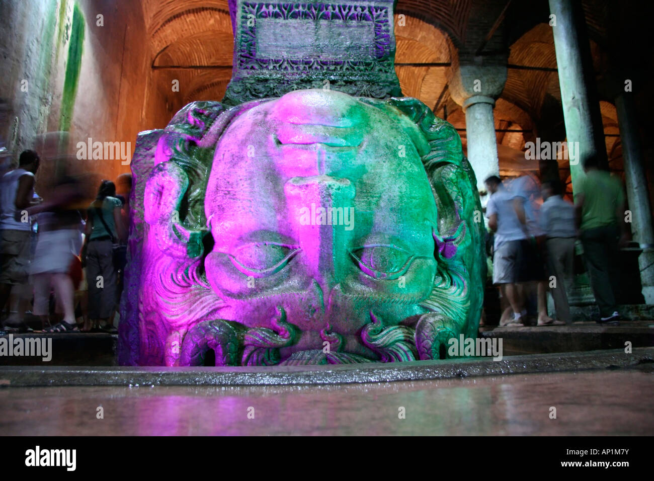 medusa head in yerebatan cistern istanbul turkey Stock Photo - Alamy