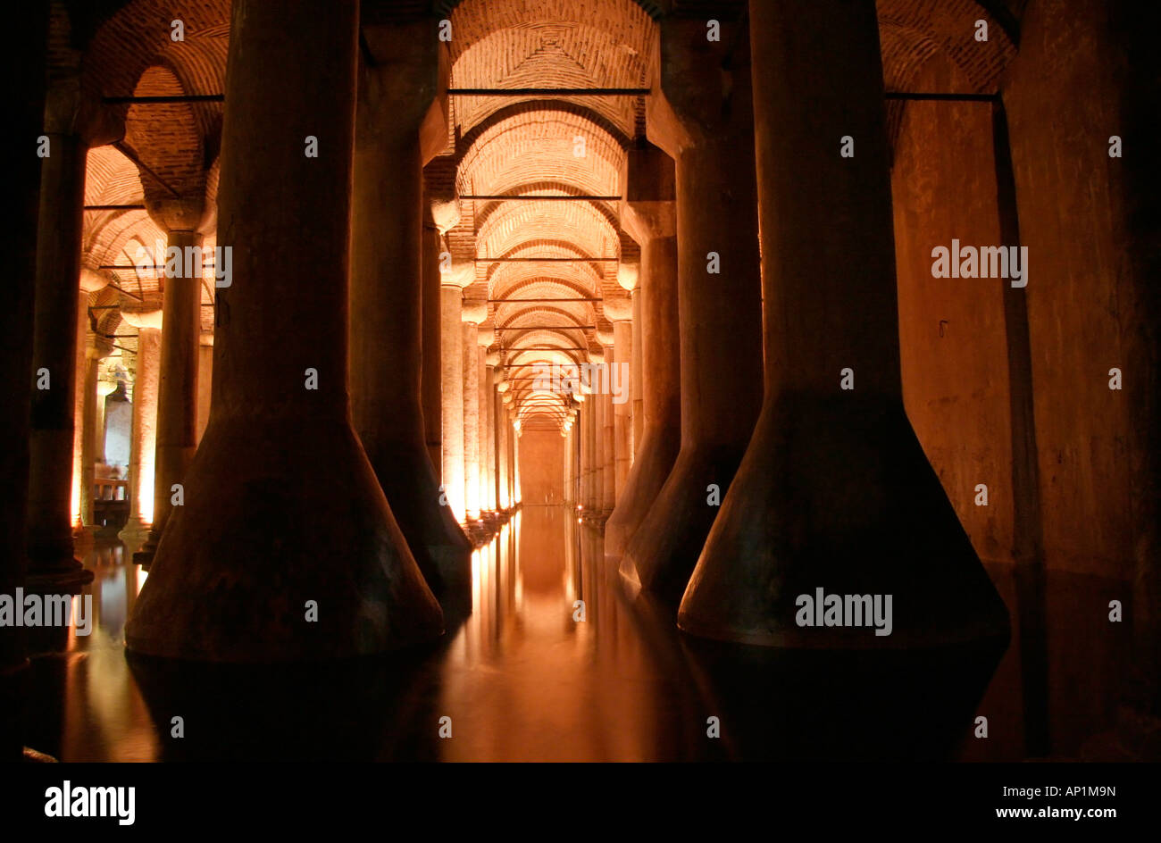underground yerebatan cistern istanbul turkey Stock Photo - Alamy