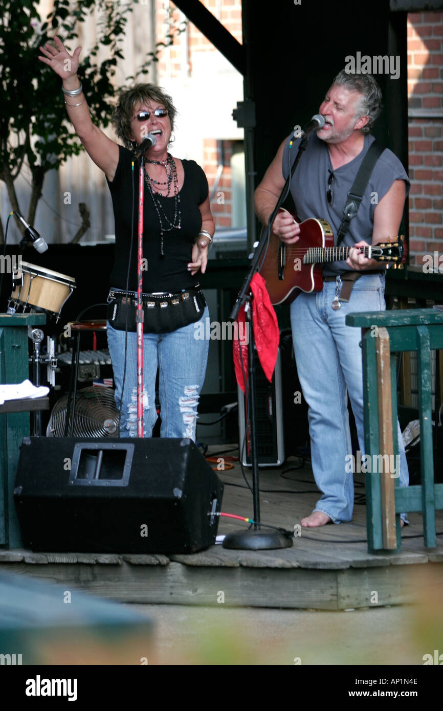 Street vocalist hi-res stock photography and images - Alamy