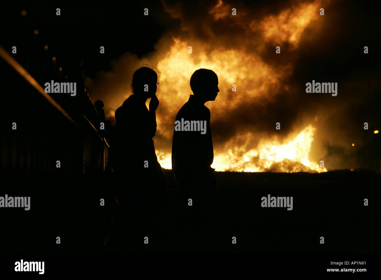 Bonfire night celebration children hi-res stock photography and images ...