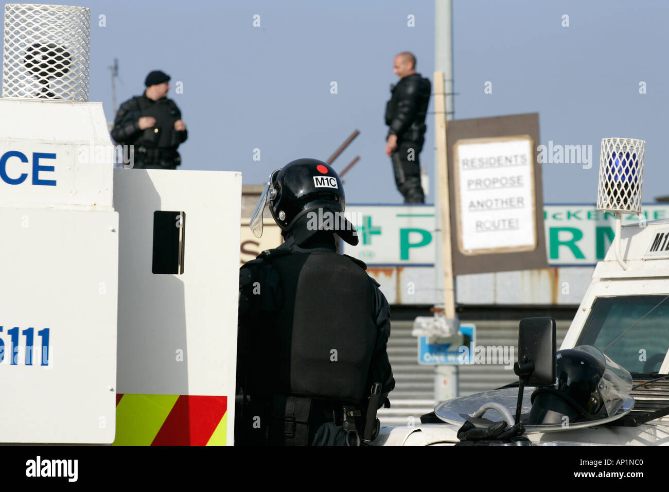 Psni in riot gear hi-res stock photography and images - Alamy