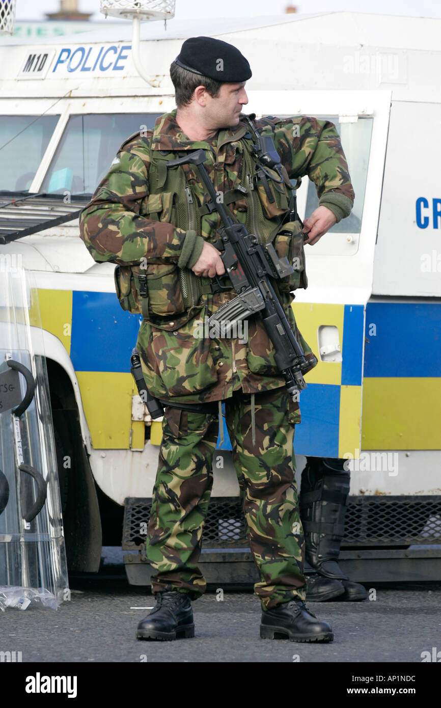 Armed British soldier at PSNI landrover on crumlin road at ardoyne ...