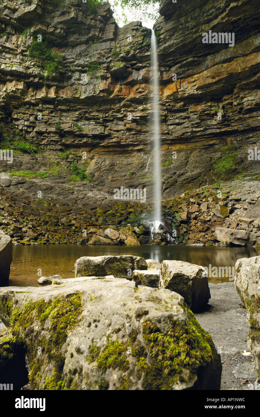 Waterfall yorkshire dales pouring hi-res stock photography and images ...