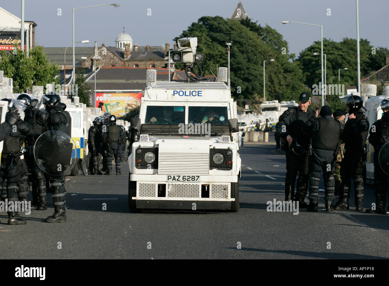 Psni landrover hi-res stock photography and images - Alamy