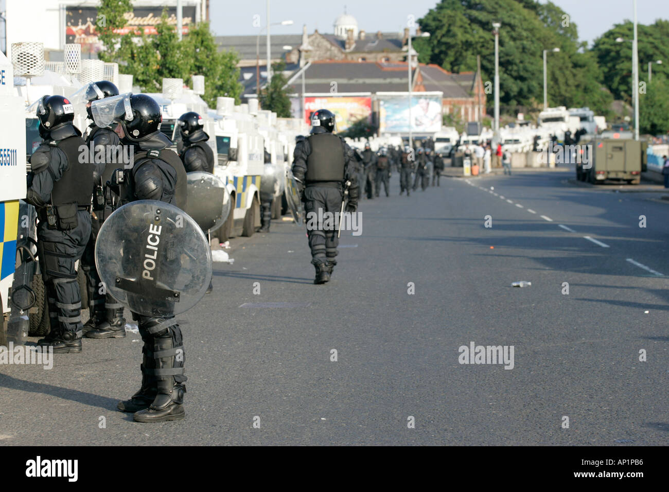 Psni riot police officers line hi-res stock photography and images - Alamy