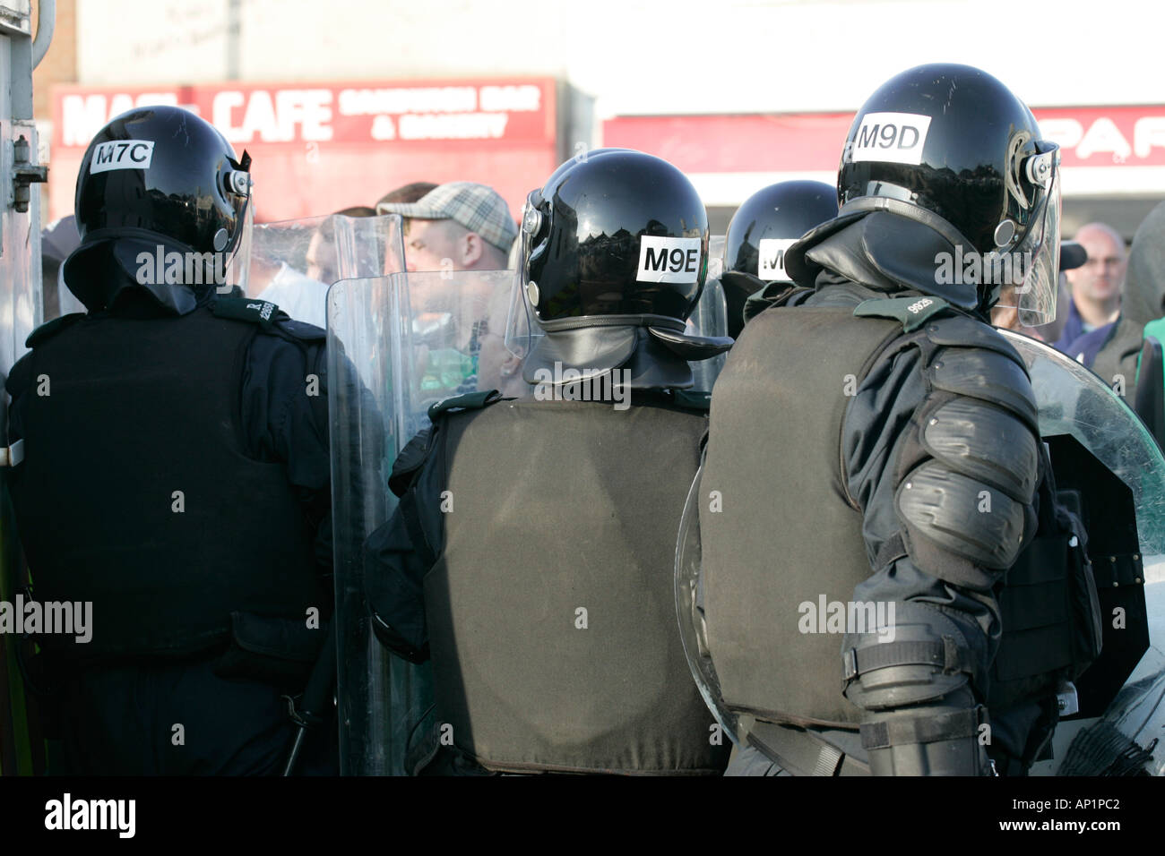 Psni officers in riot gear hi-res stock photography and images - Alamy