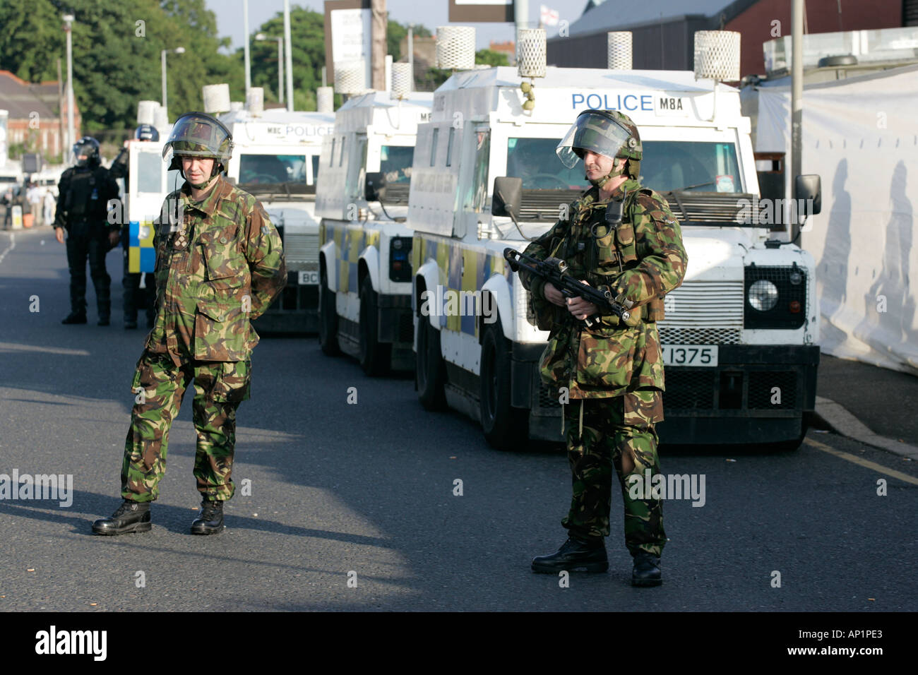 British army soldiers with PSNI landrovers on crumlin road at ardoyne ...